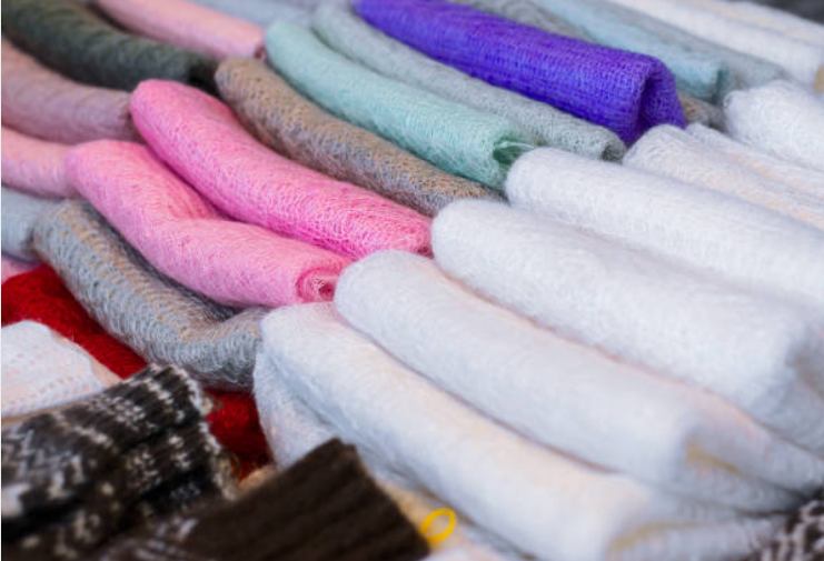 Goat downy shawl (machine-knitted) – PLATKI.LV